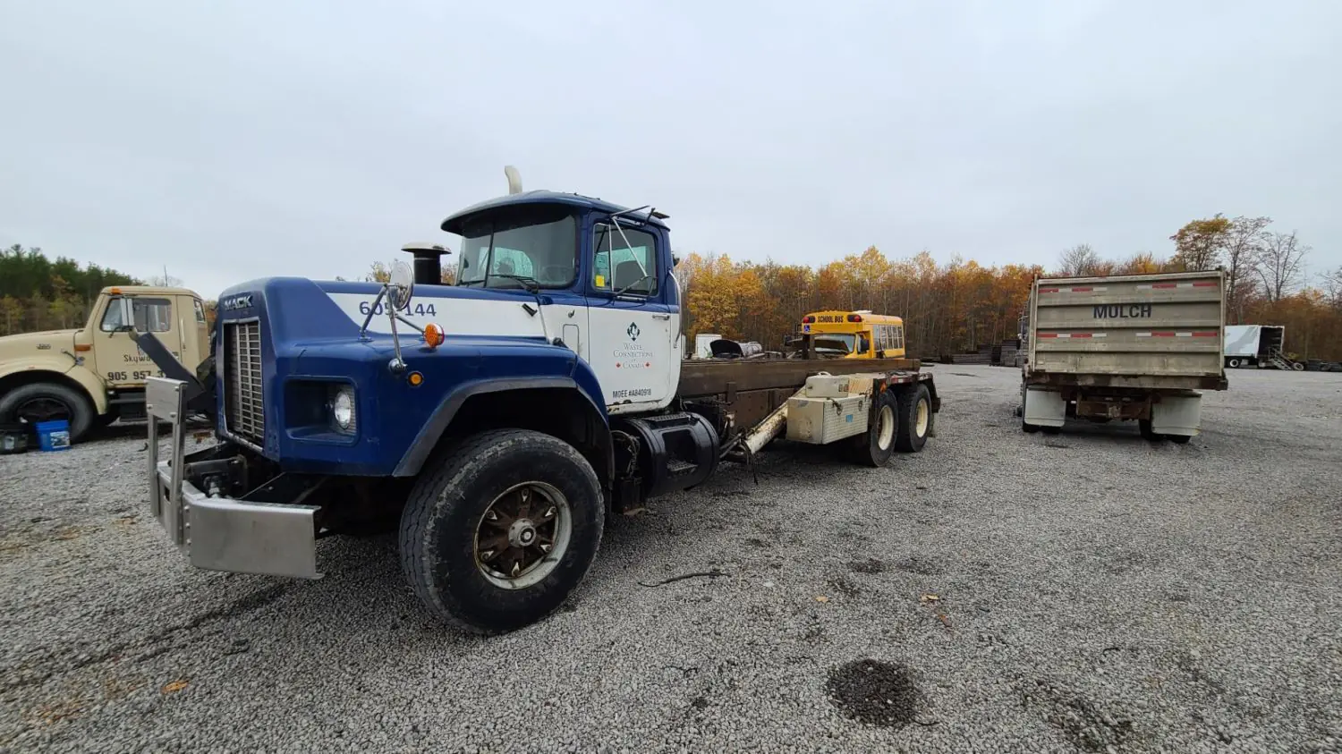 2000 Mack RB688S - Lomoca Heavy Truck Parts