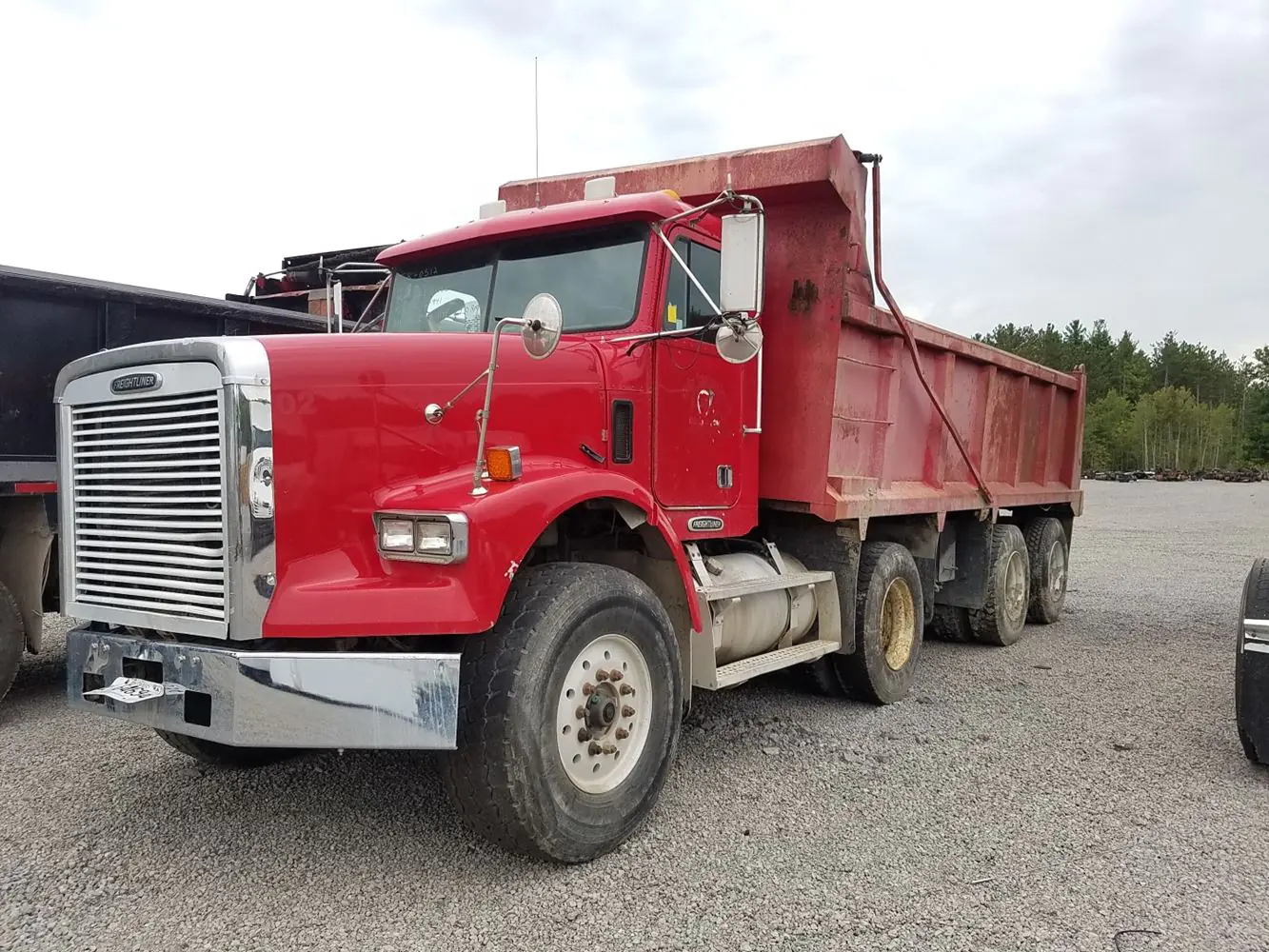 2001 Freightliner FLD120 - Lomoca Heavy Truck Parts