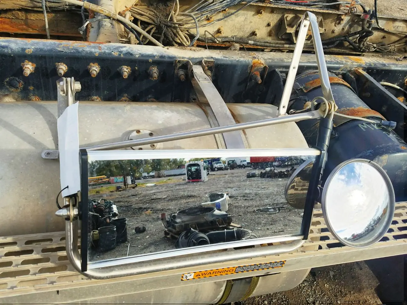 2001 Mack CH613 Side View Mirror - Lomoca Heavy Truck Parts