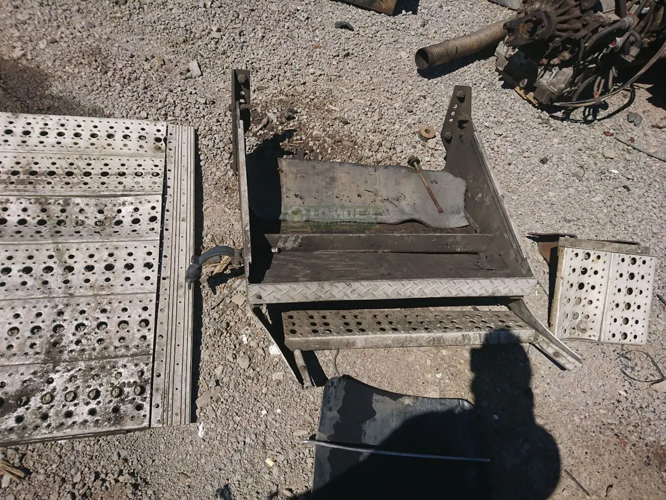 2004 Freightliner Classic 120 Fuel Tank Step - Lomoca Heavy Truck Parts