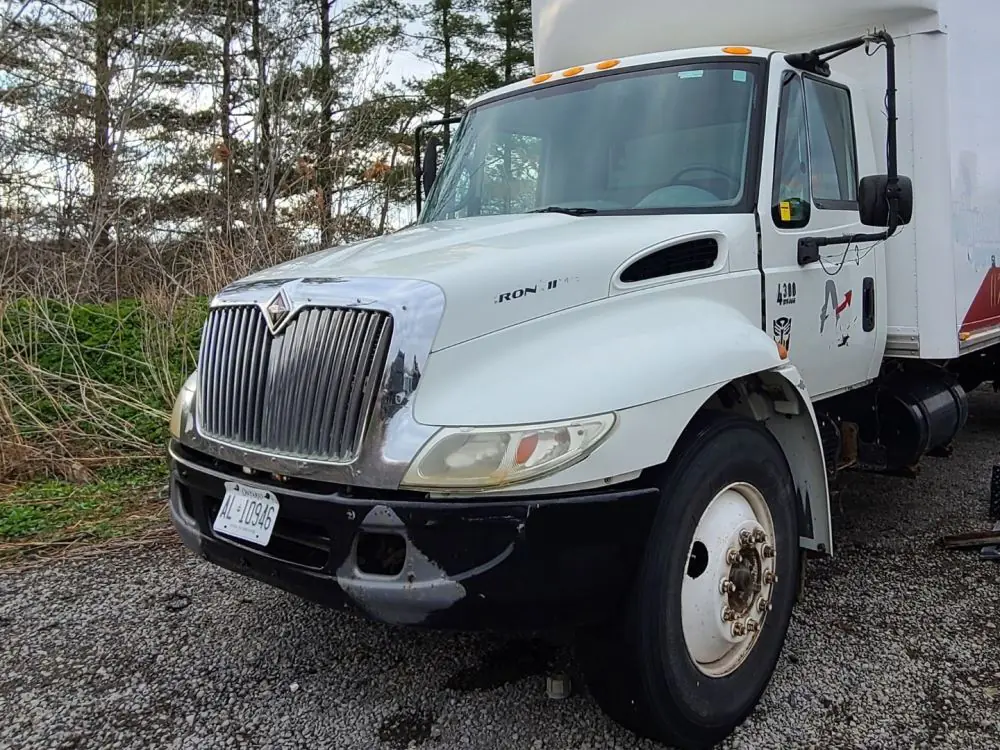 2005 International 4300 Cab - Lomoca Heavy Truck Parts