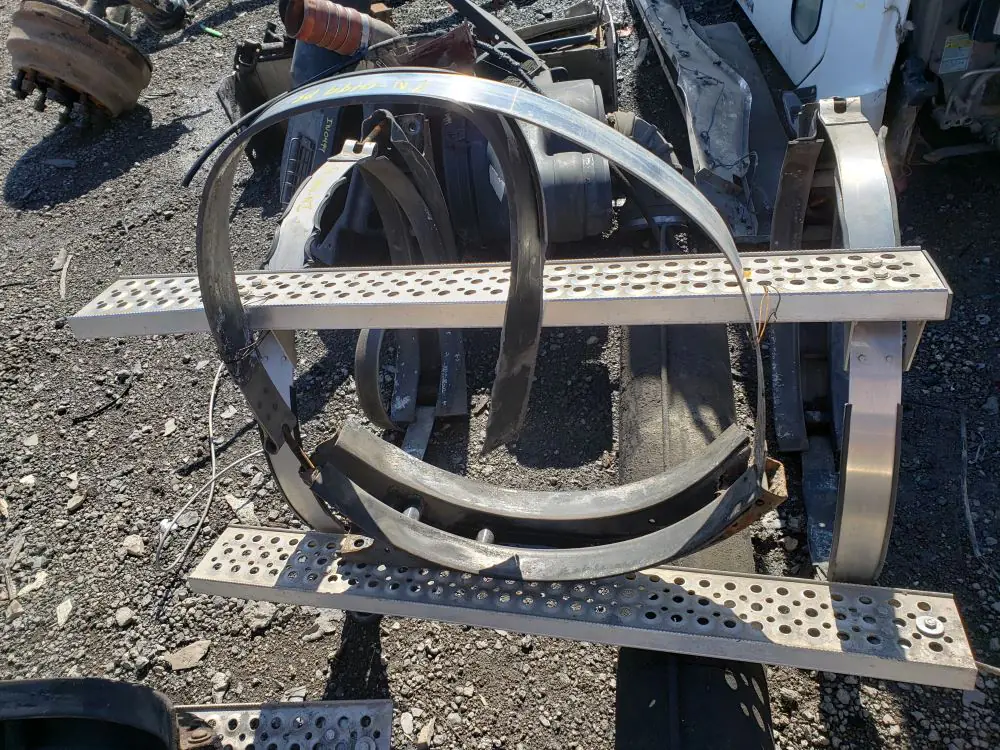 2005 International 9900I Fuel Tank Bracket - Lomoca Heavy Truck Parts