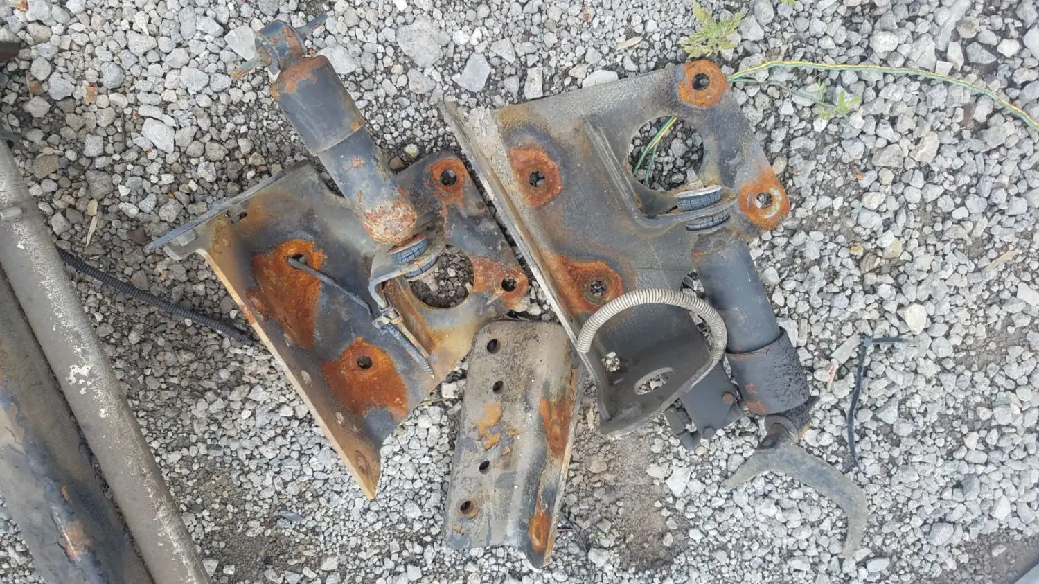 2006 Mack CV713 Granite Cab Mount - Lomoca Heavy Truck Parts