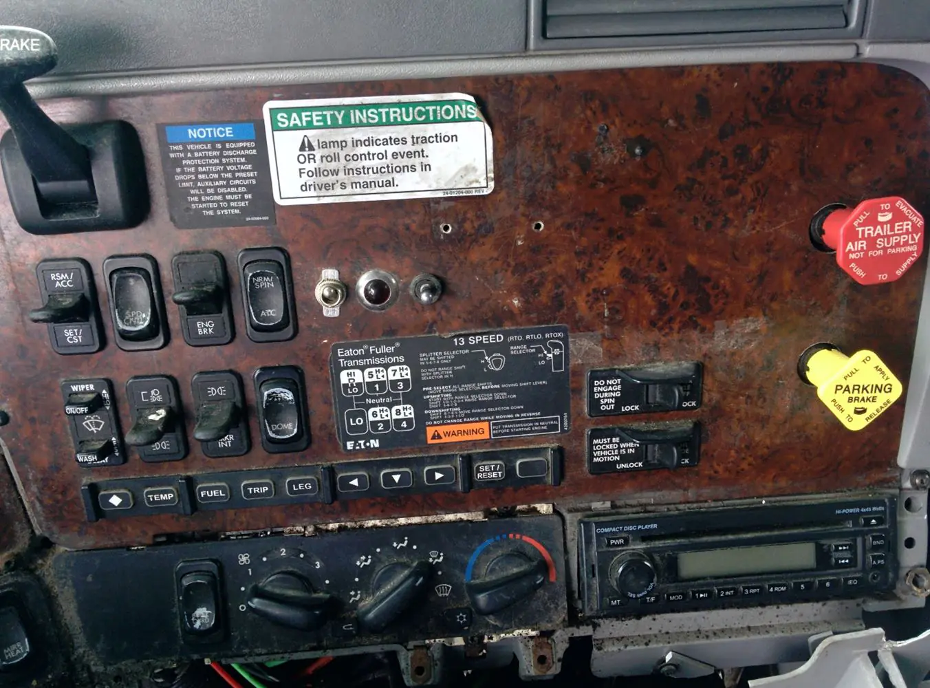 2007 Freightliner CST120 Dash Control Module - Lomoca Heavy Truck Parts