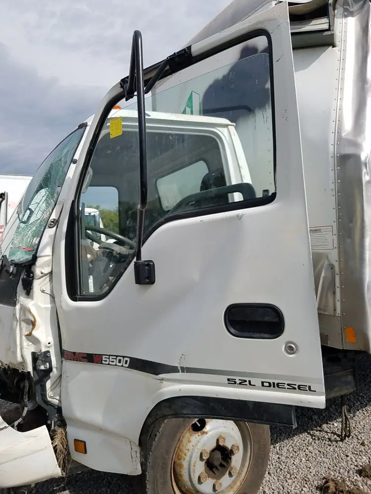 2007 GMC W5500 Cab - Lomoca Heavy Truck Parts
