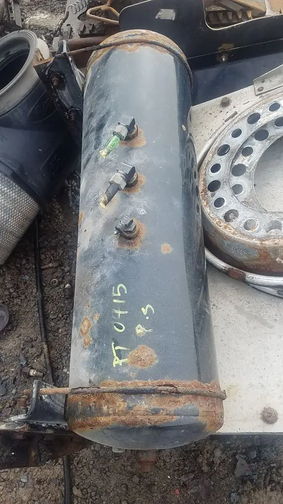 2007 Peterbilt 387 Air Tank - Lomoca Heavy Truck Parts