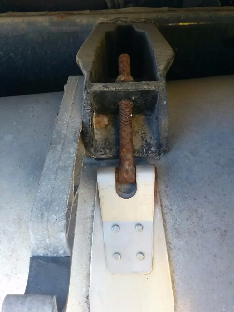 2007 Peterbilt 387 Fuel Tank Bracket - Lomoca Heavy Truck Parts