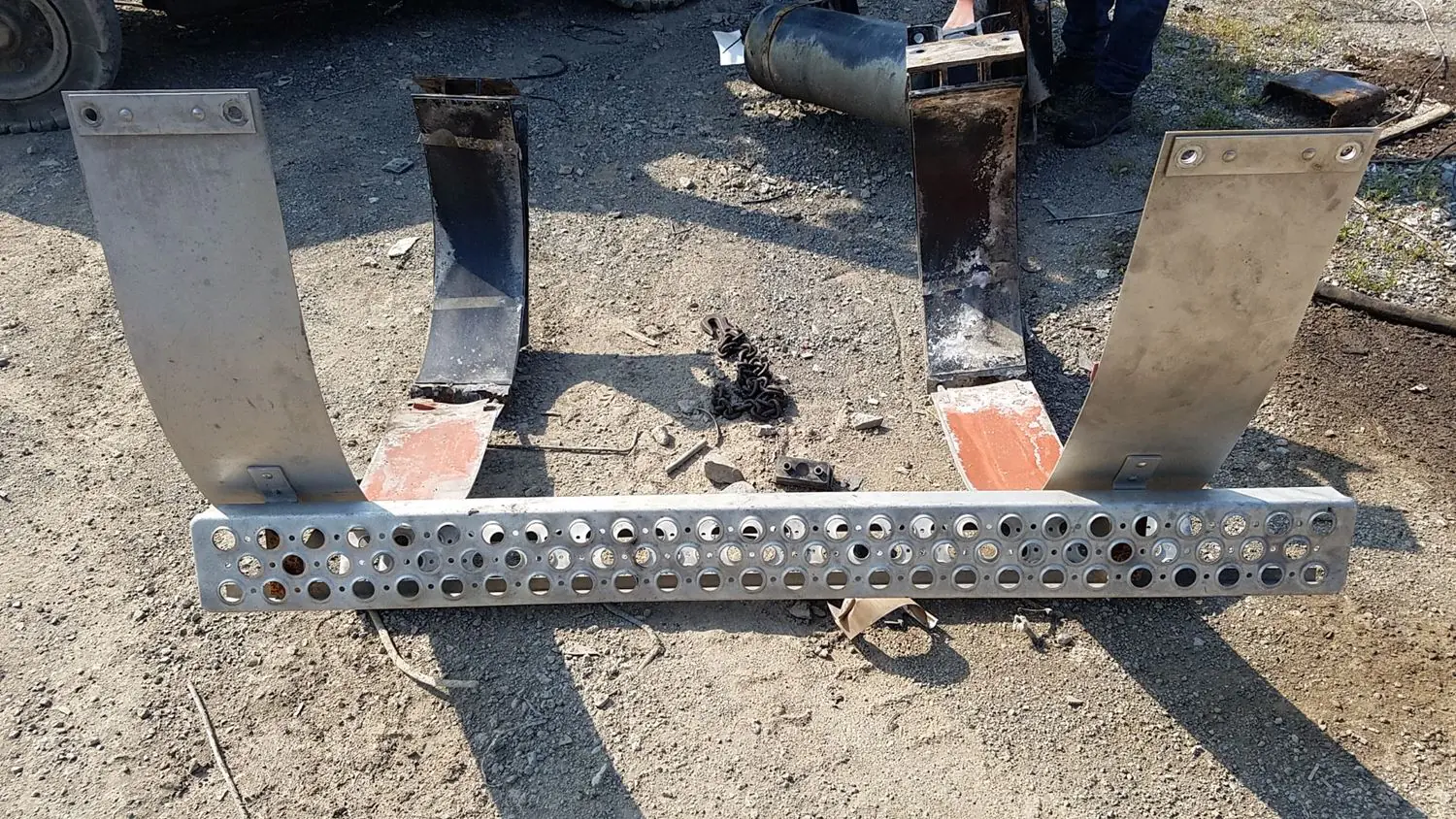 2011 Kenworth T800 Fuel Tank Step - Lomoca Heavy Truck Parts