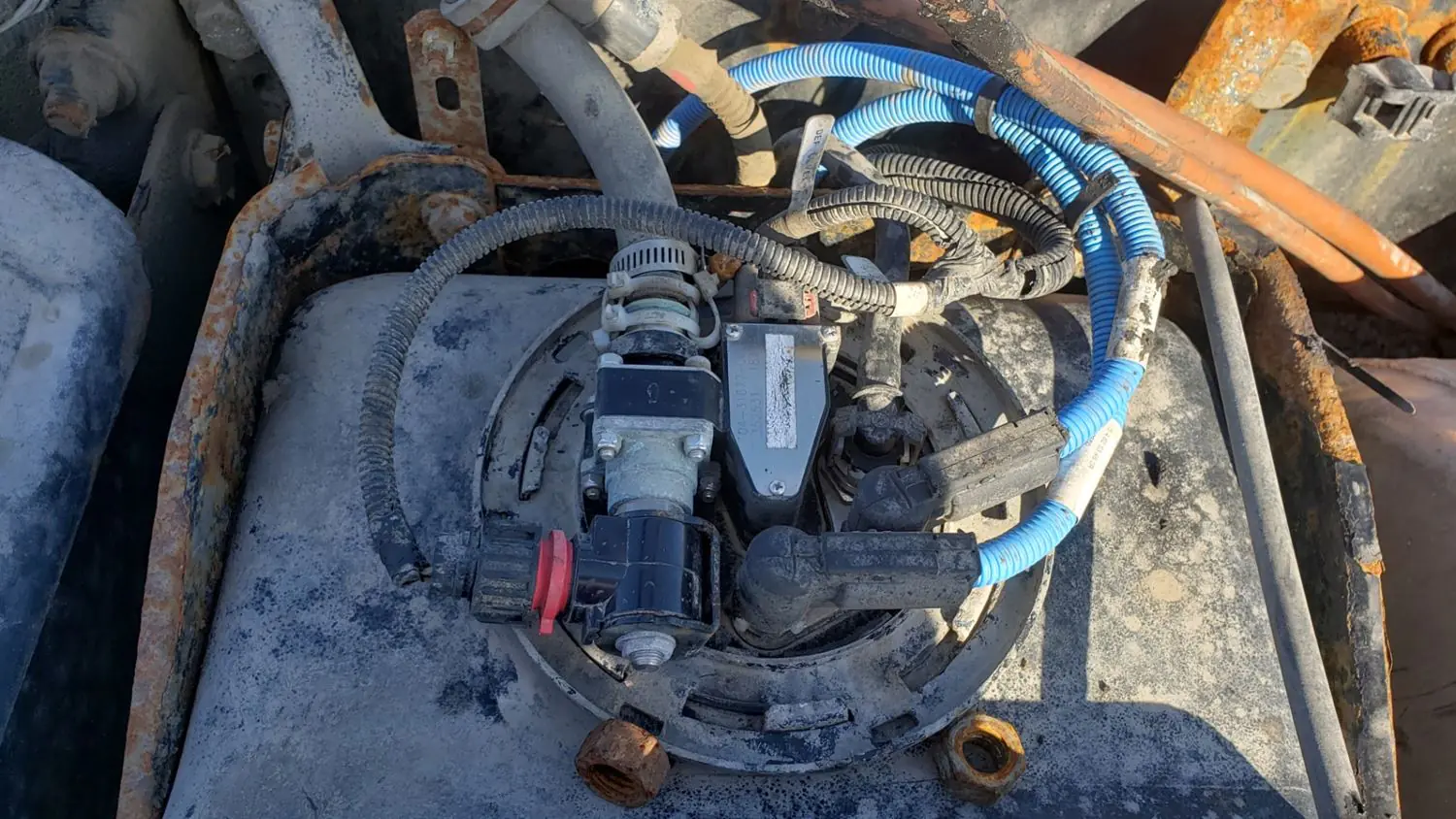 2013 Freightliner Cascadia 125 DEF Pump - Lomoca Heavy Truck Parts