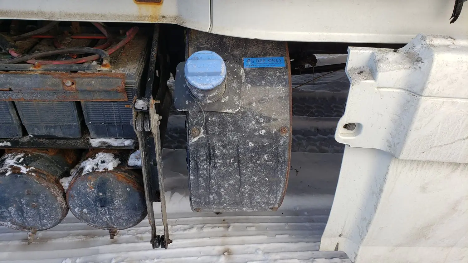 2013 Volvo VNL DEF Tank - Lomoca Heavy Truck Parts