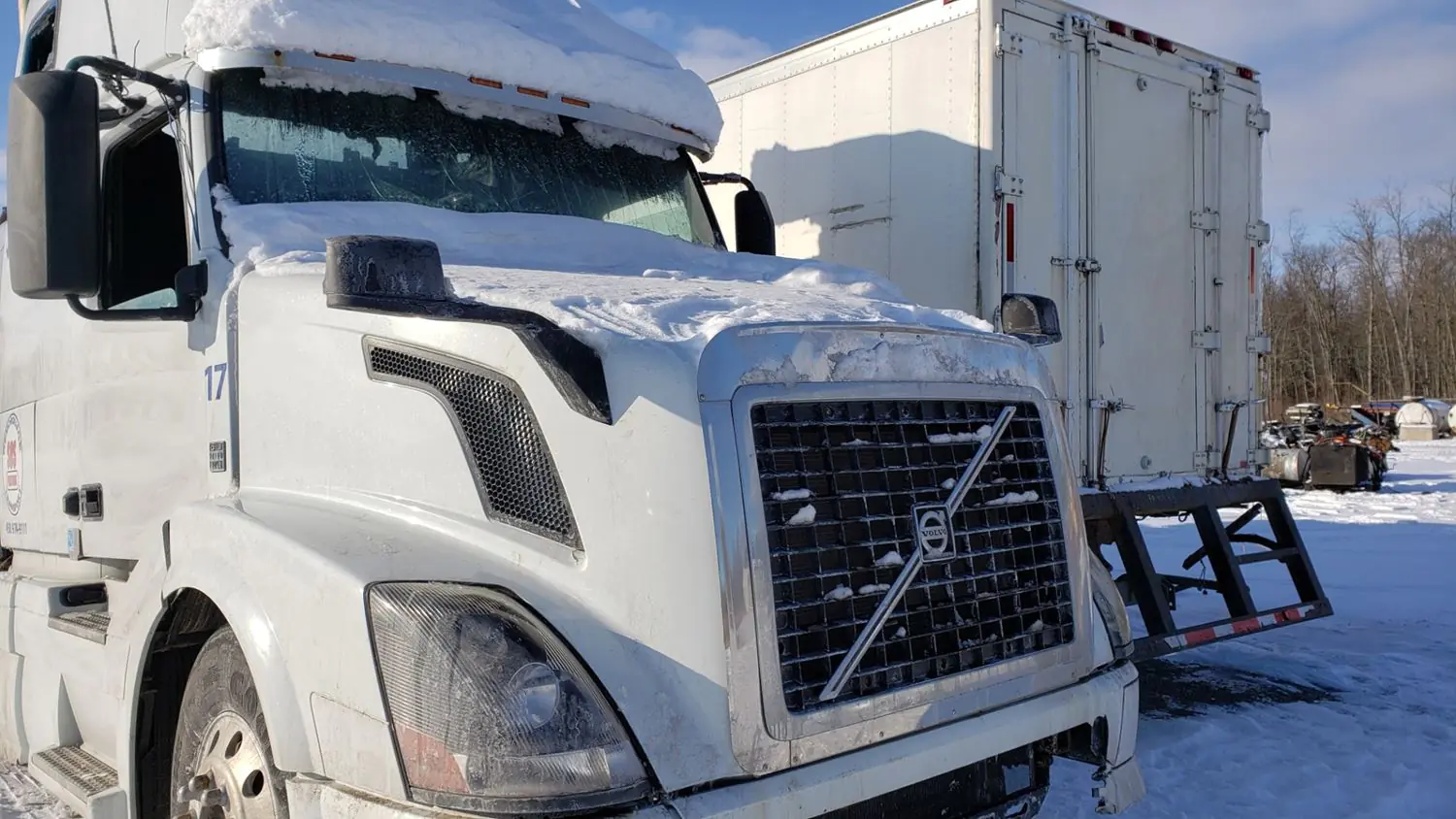 2013 Volvo VNL - Lomoca Heavy Truck Parts