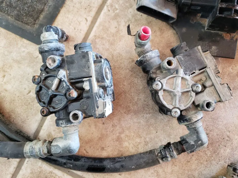 2015 Mack GU813 ABS Modulator Valf - Lomoca Heavy Truck Parts