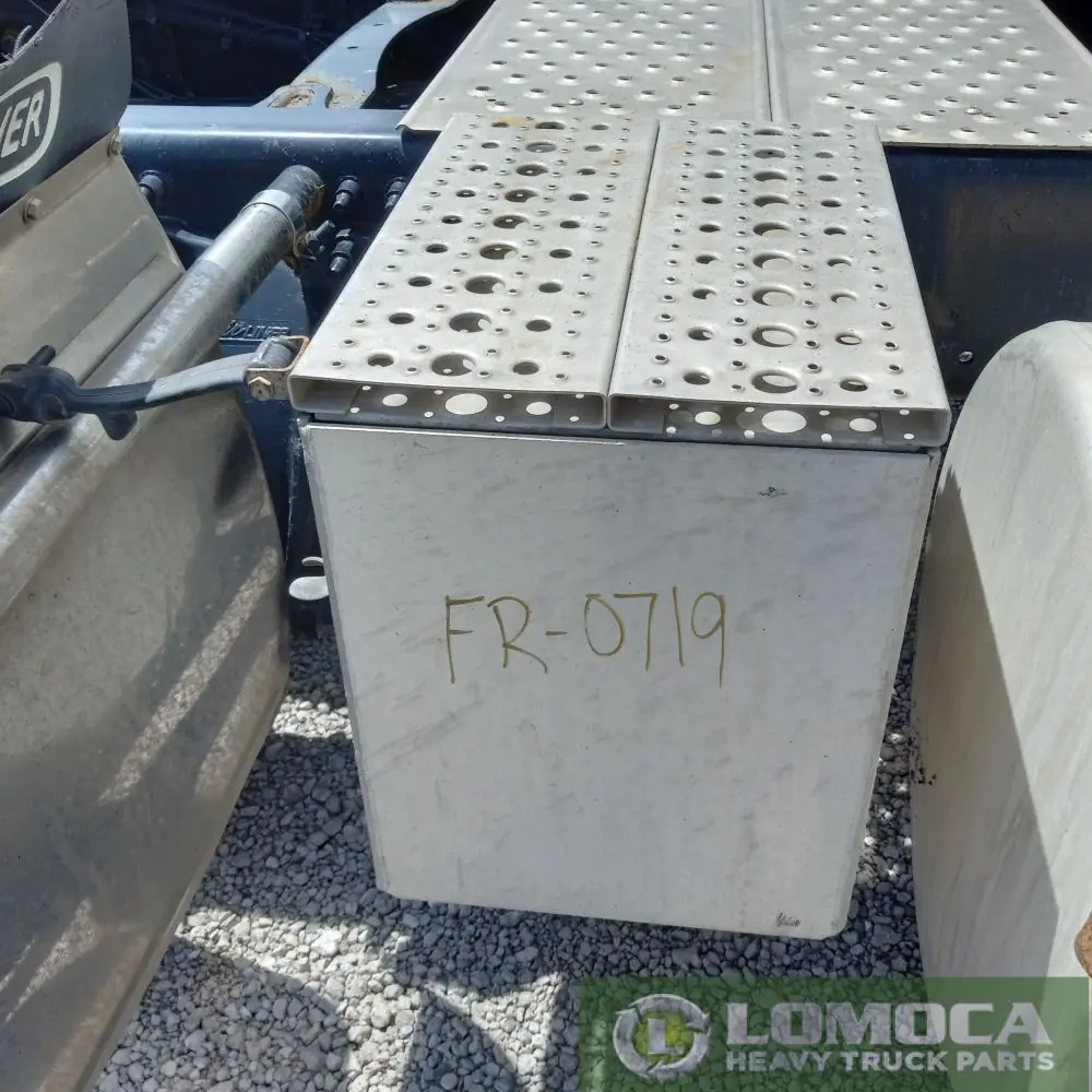 2016 Freightliner Cascadia Tool Box - Lomoca Heavy Truck Parts