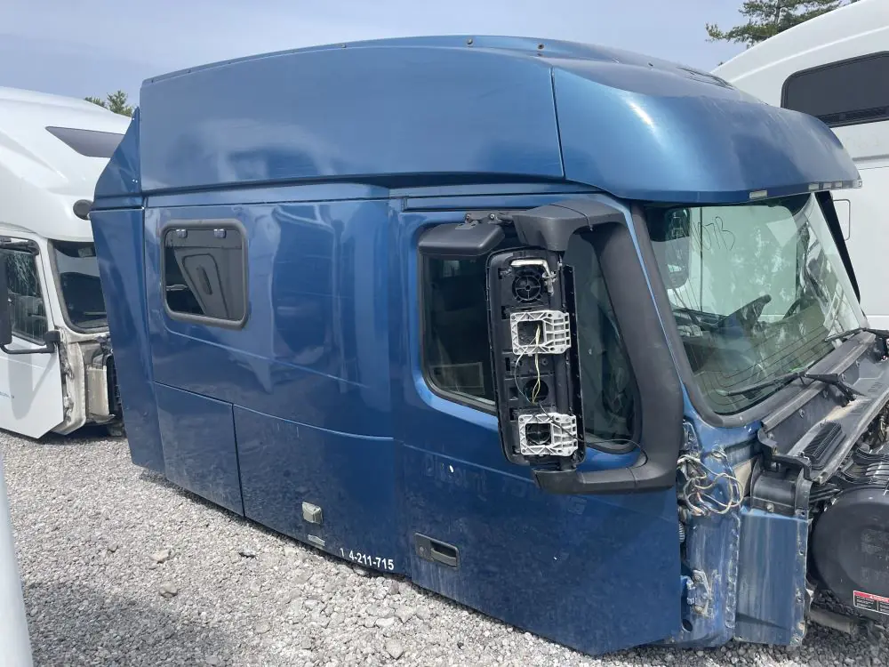2016 Volvo VNL Cab - Lomoca Heavy Truck Parts