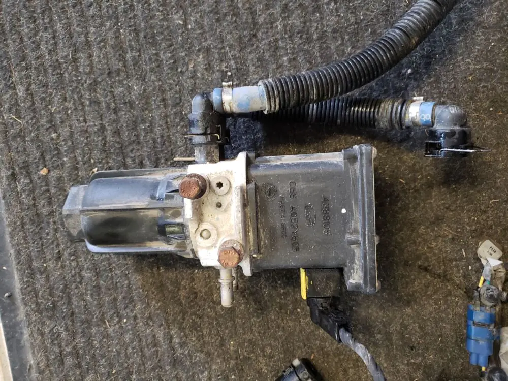 2018 Peterbilt 579 DEF Pump - Lomoca Heavy Truck Parts