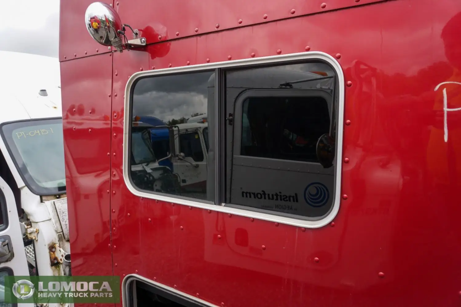 2008 Peterbilt 389 Back Window - Lomoca Heavy Truck Parts