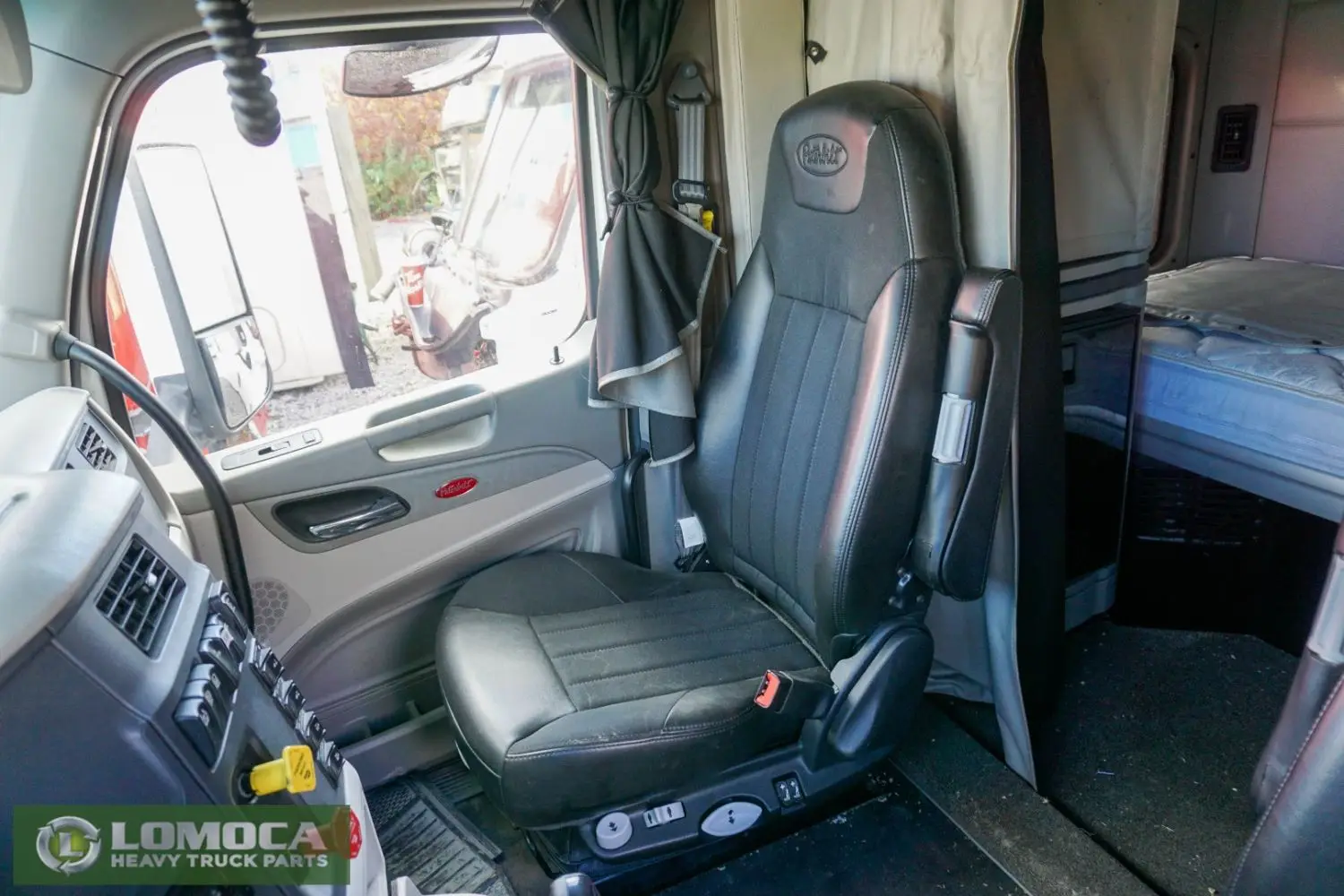2018 Peterbilt 579 Seat - Lomoca Heavy Truck Parts