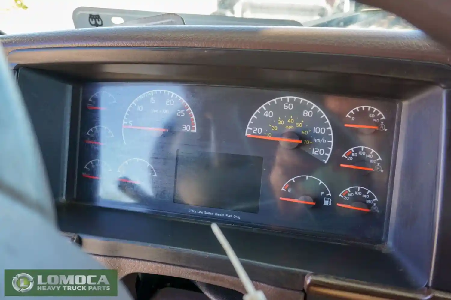 2014 Volvo VNL Instrument Cluster - Lomoca Heavy Truck Parts