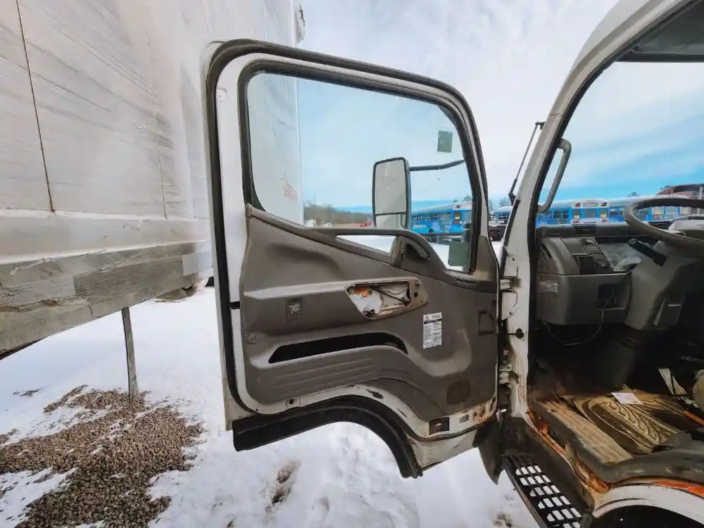 2010 Mitsubishi FE85D Door - Lomoca Heavy Truck Parts