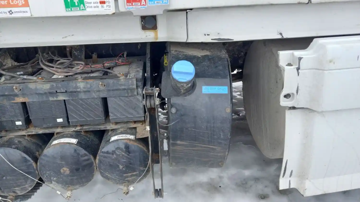 2016 Volvo VNL DEF Pump - Lomoca Heavy Truck Parts