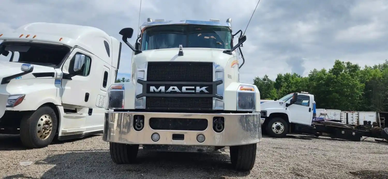 2019 Mack Anthem DEF Tank - Lomoca Heavy Truck Parts