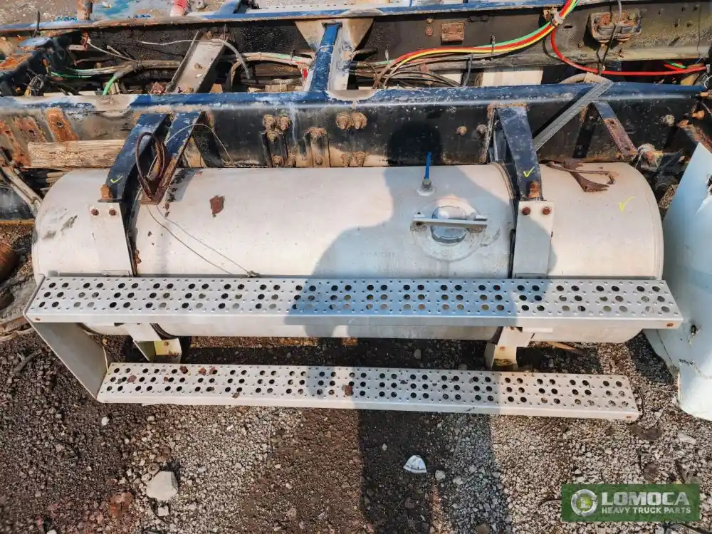 1998 Freightliner CLASSIC XL Fuel Tank Step - Lomoca Heavy Truck Parts