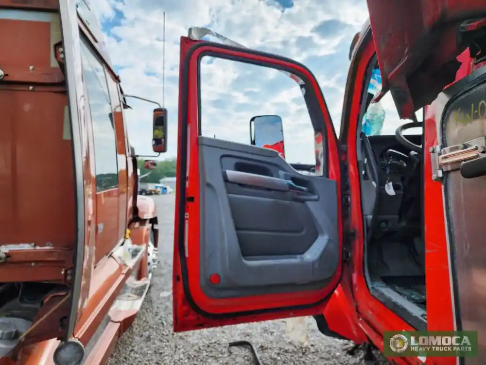 2019 Kenworth T880 Door - Lomoca Heavy Truck Parts