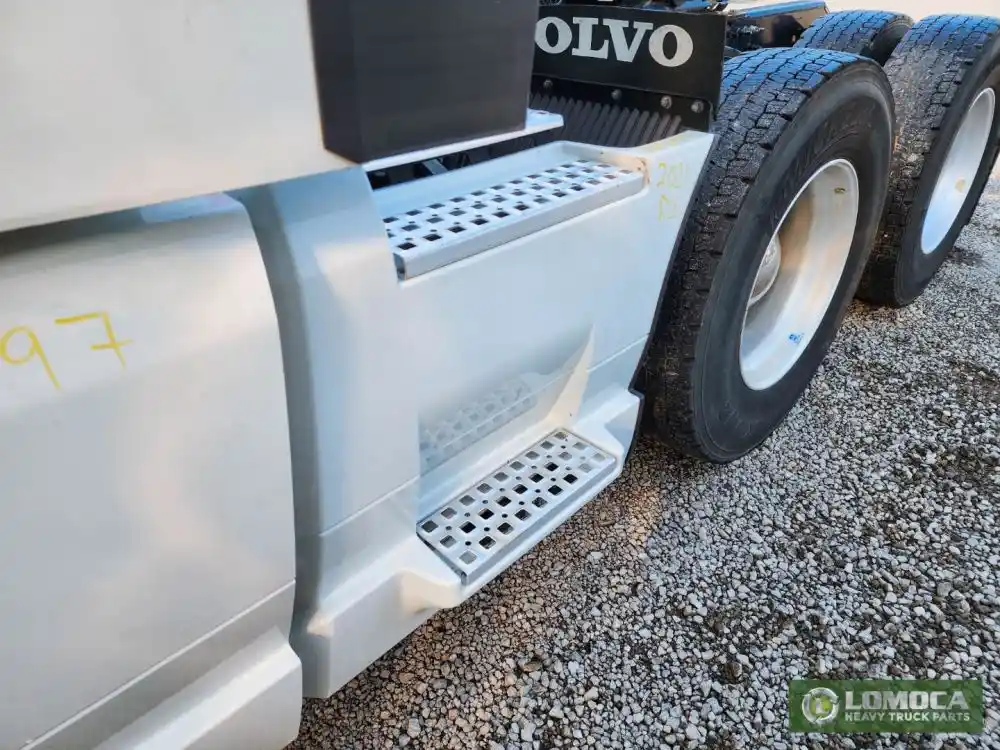 2021 Volvo VNL Tank Fairing - Lomoca Heavy Truck Parts