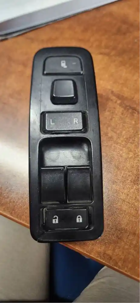 2016 Kenworth T880 Door Electric Switch - Lomoca Heavy Truck Parts