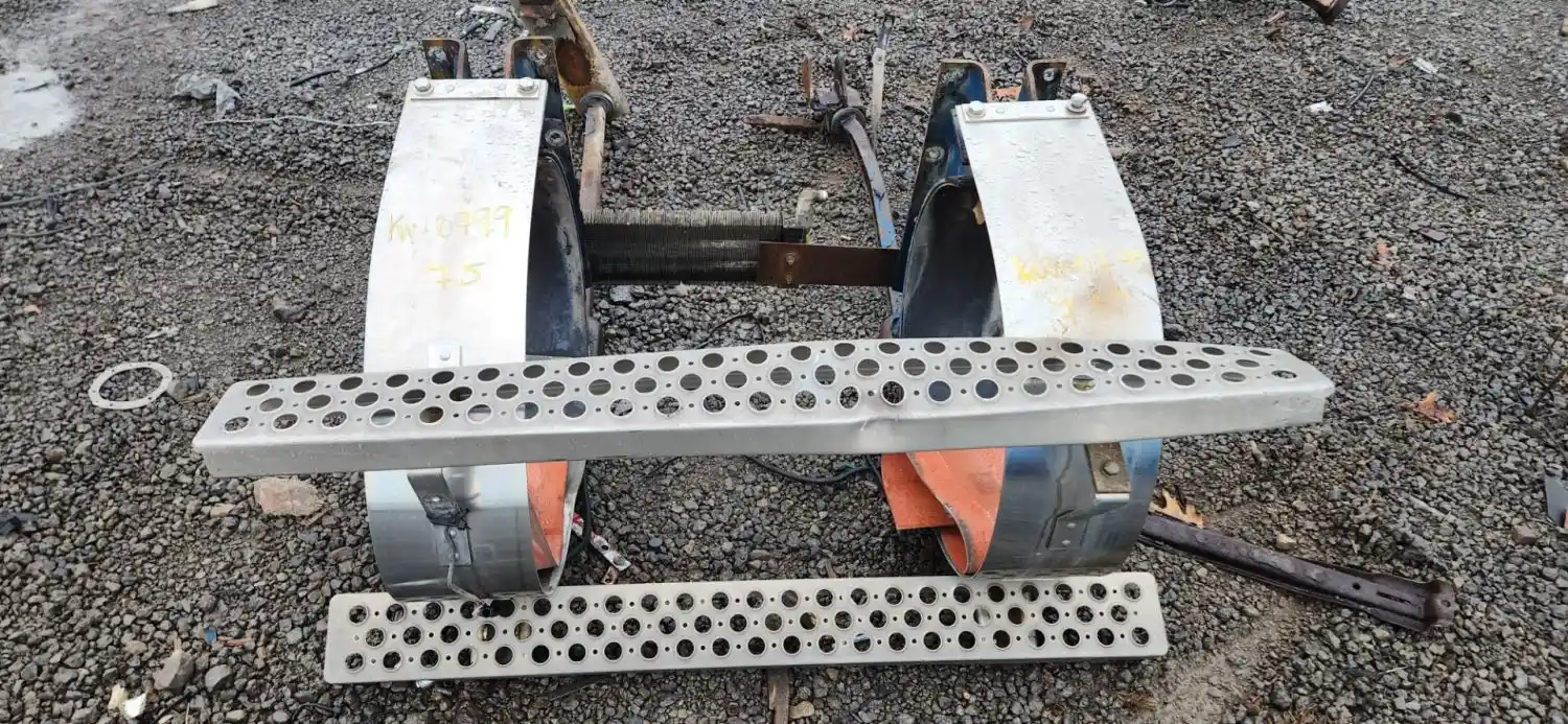 2016 Kenworth T880 Fuel Tank Strap - Lomoca Heavy Truck Parts