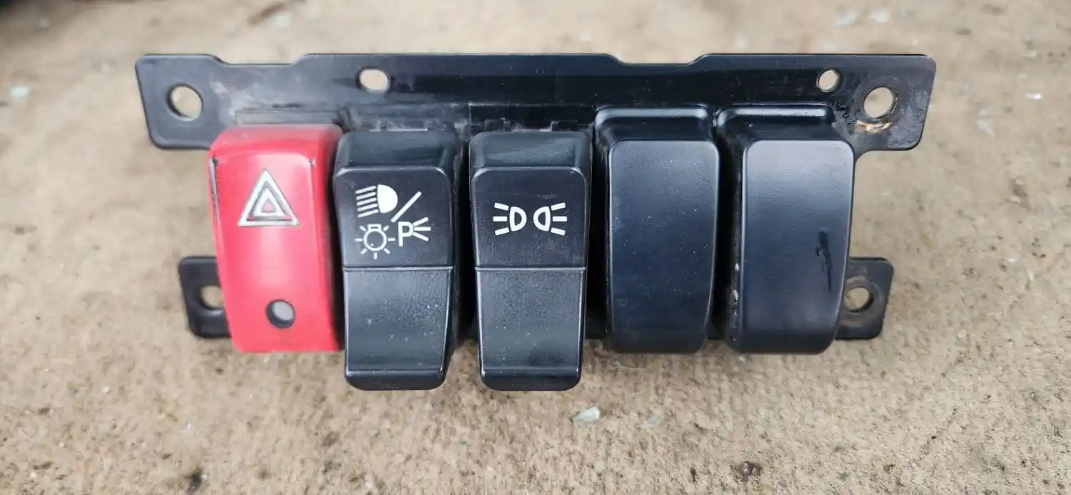 2016 Kenworth T880 Combination Switch - Lomoca Heavy Truck Parts