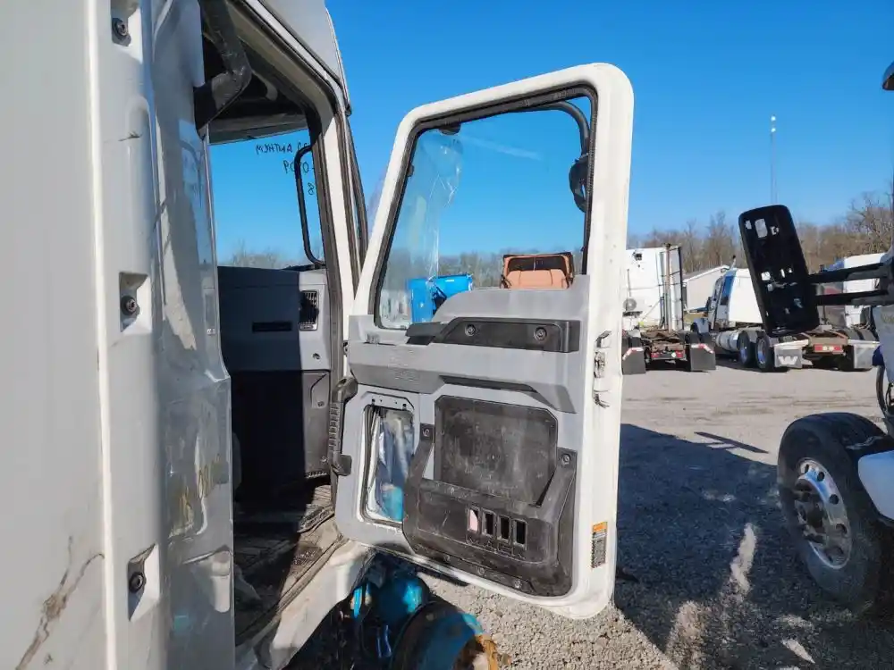 2022 Mack Anthem Door - Lomoca Heavy Truck Parts