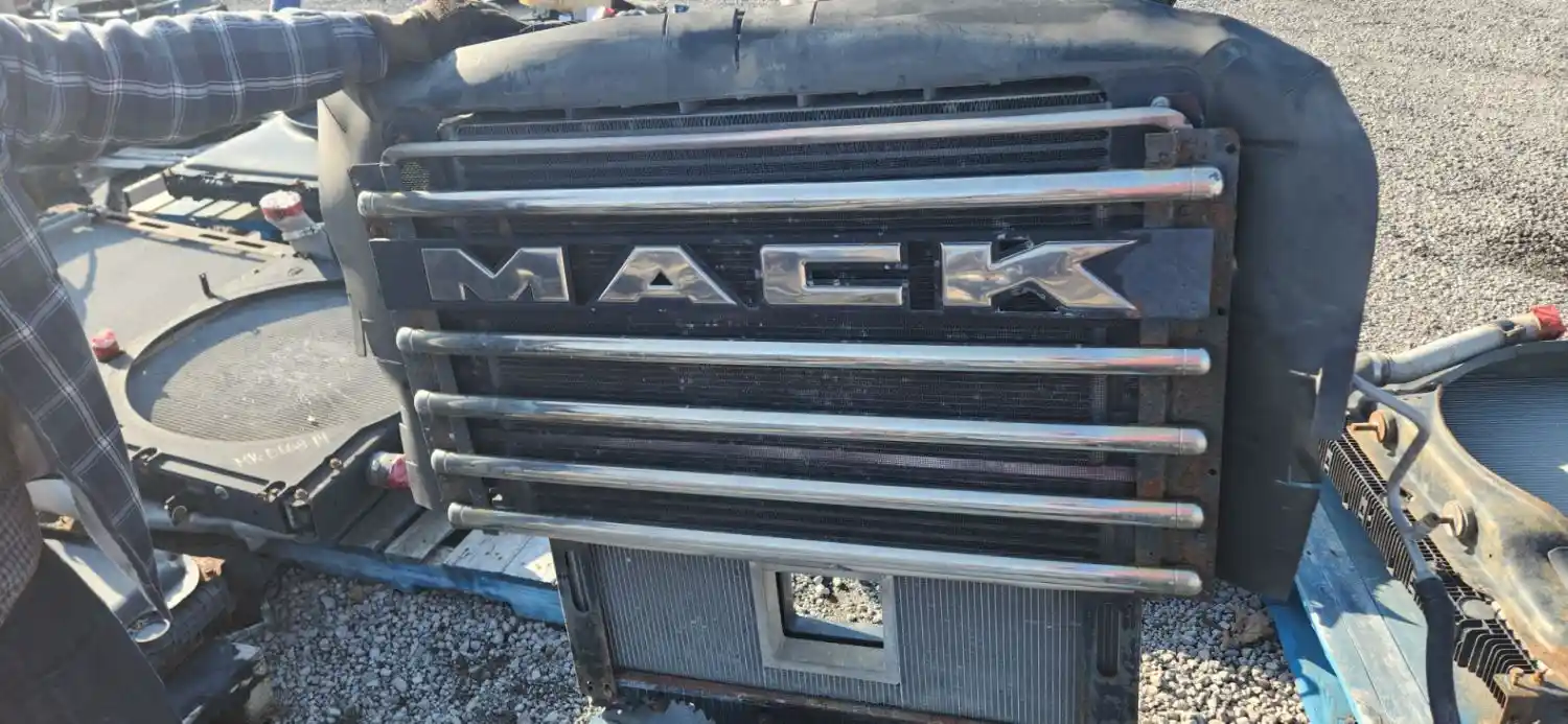 2012 Mack GU813 Radiator - Lomoca Heavy Truck Parts