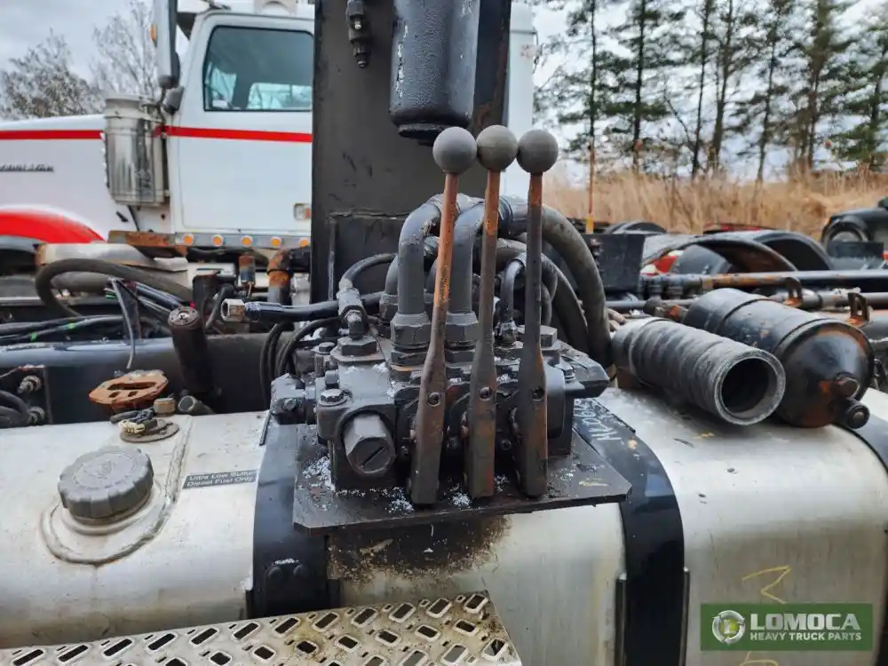 2012 Mack GU813 Roll-Off - Lomoca Heavy Truck Parts