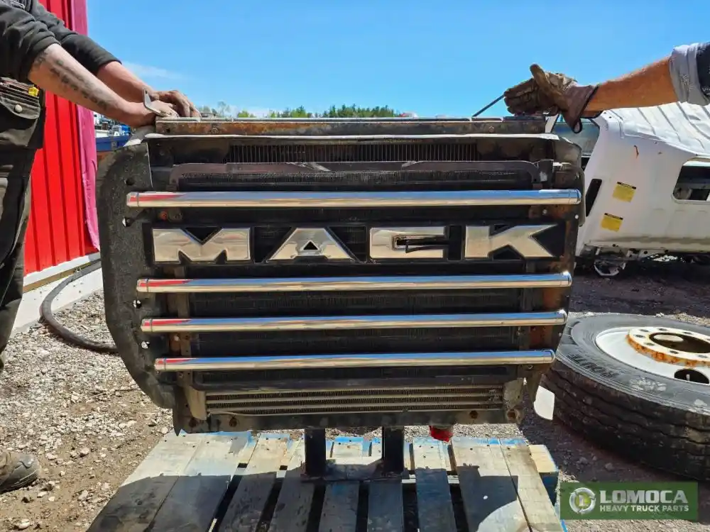 2004 Mack CV713 Granite Grille - Lomoca Heavy Truck Parts