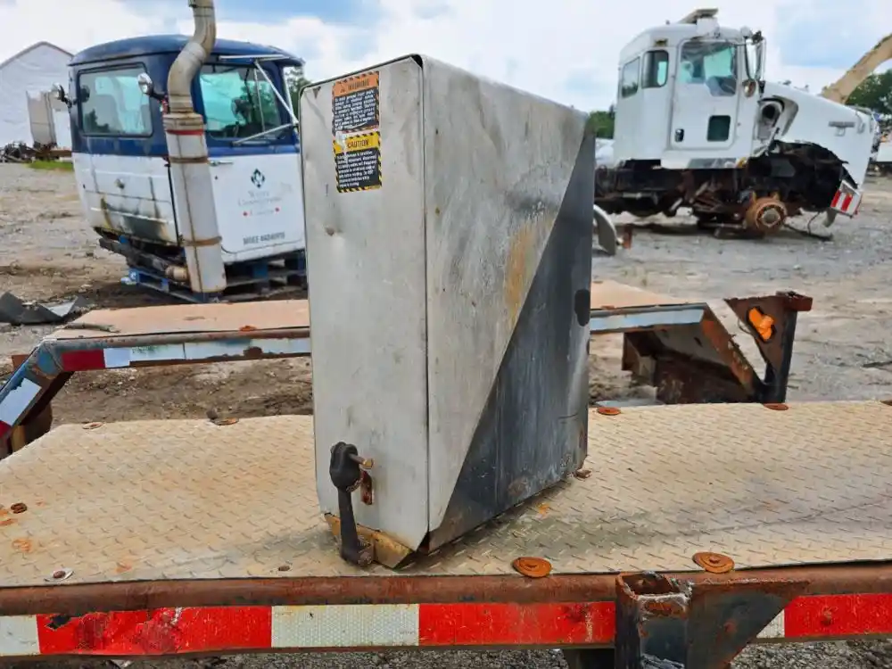 2000 Mack RB688S Battery Box - Lomoca Heavy Truck Parts