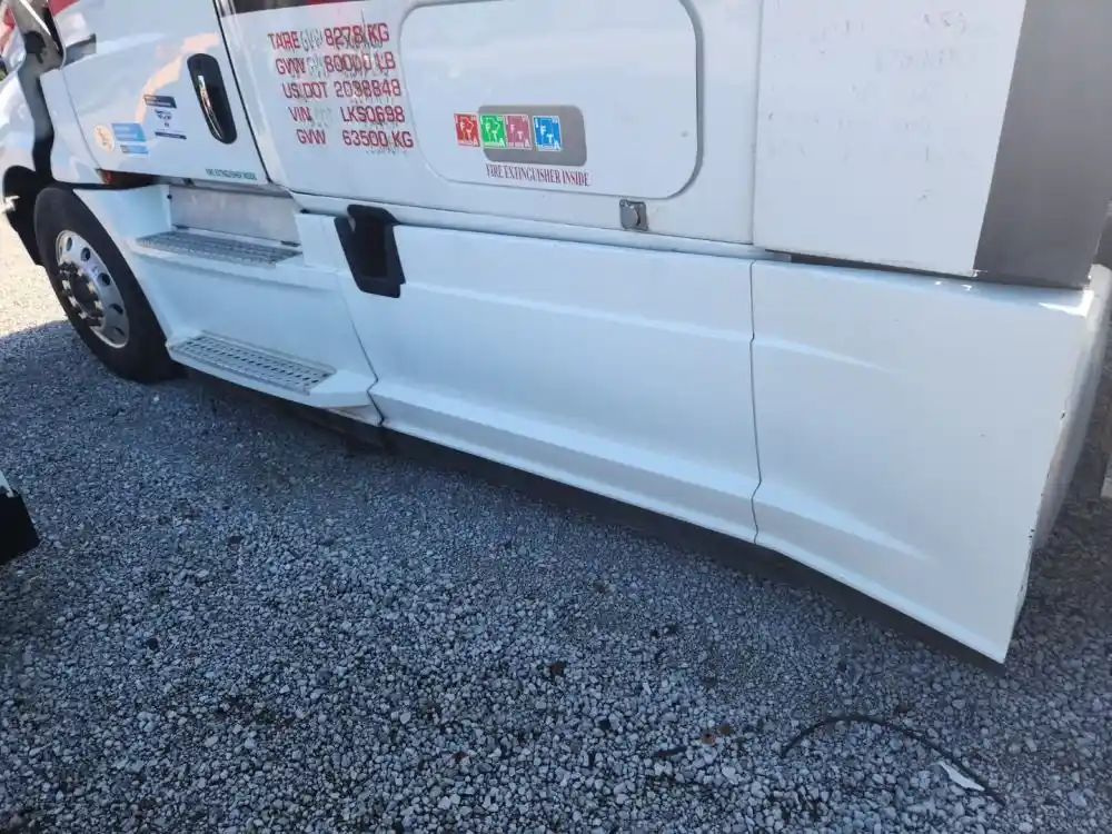 2019 Freightliner Cascadia 126 Cab Fairing - Lomoca Heavy Truck Parts