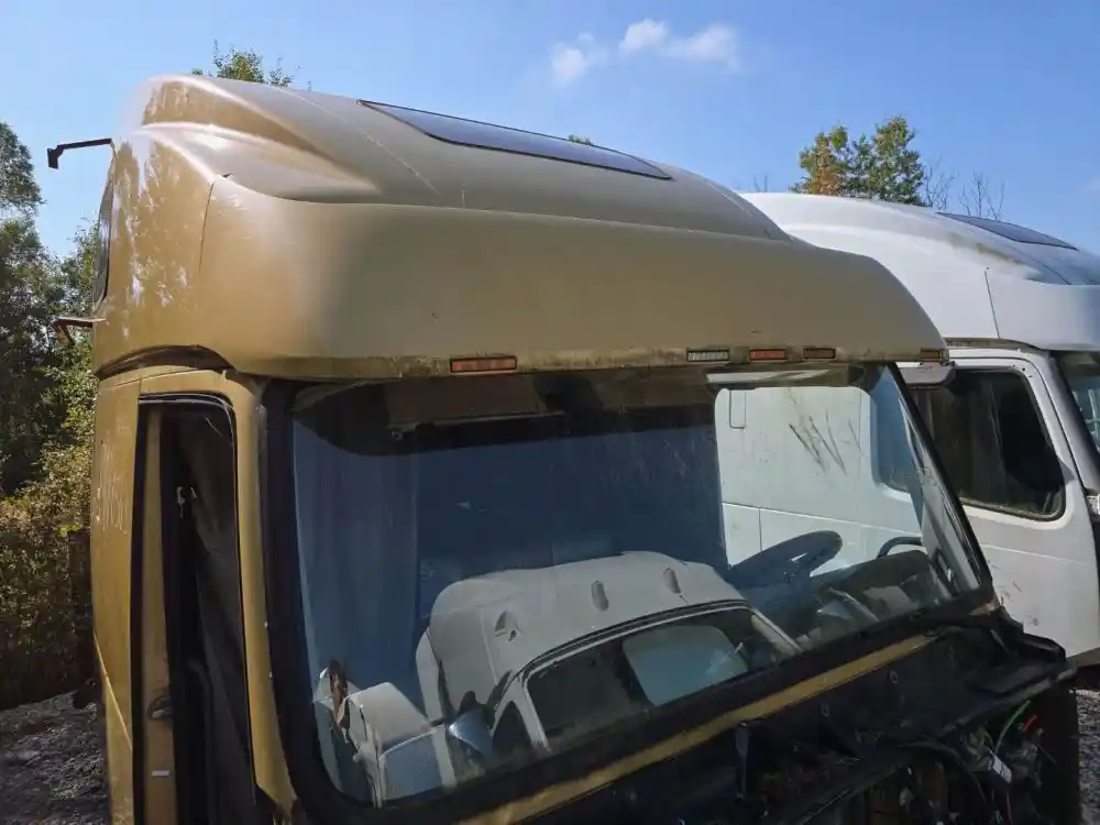 2009 Volvo VNL Sun Visor - Lomoca Heavy Truck Parts