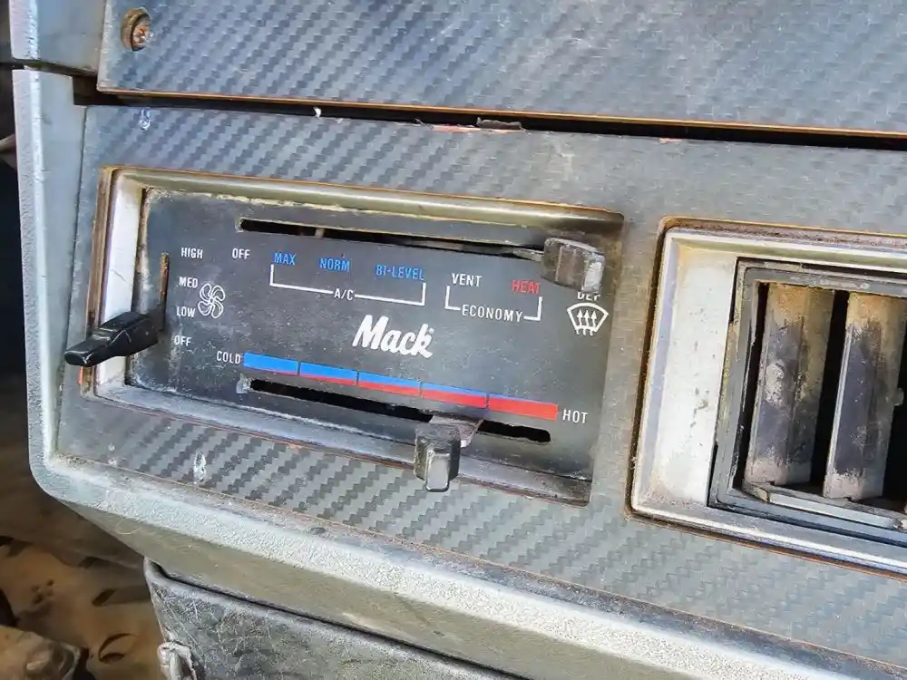 2001 Mack CL713 Heater/AC Control Assembly - Lomoca Heavy Truck Parts