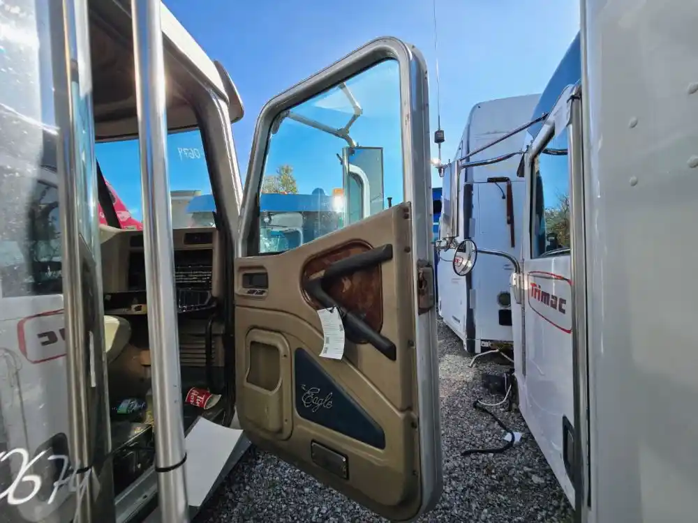 2007 International 9900I Door - Lomoca Heavy Truck Parts