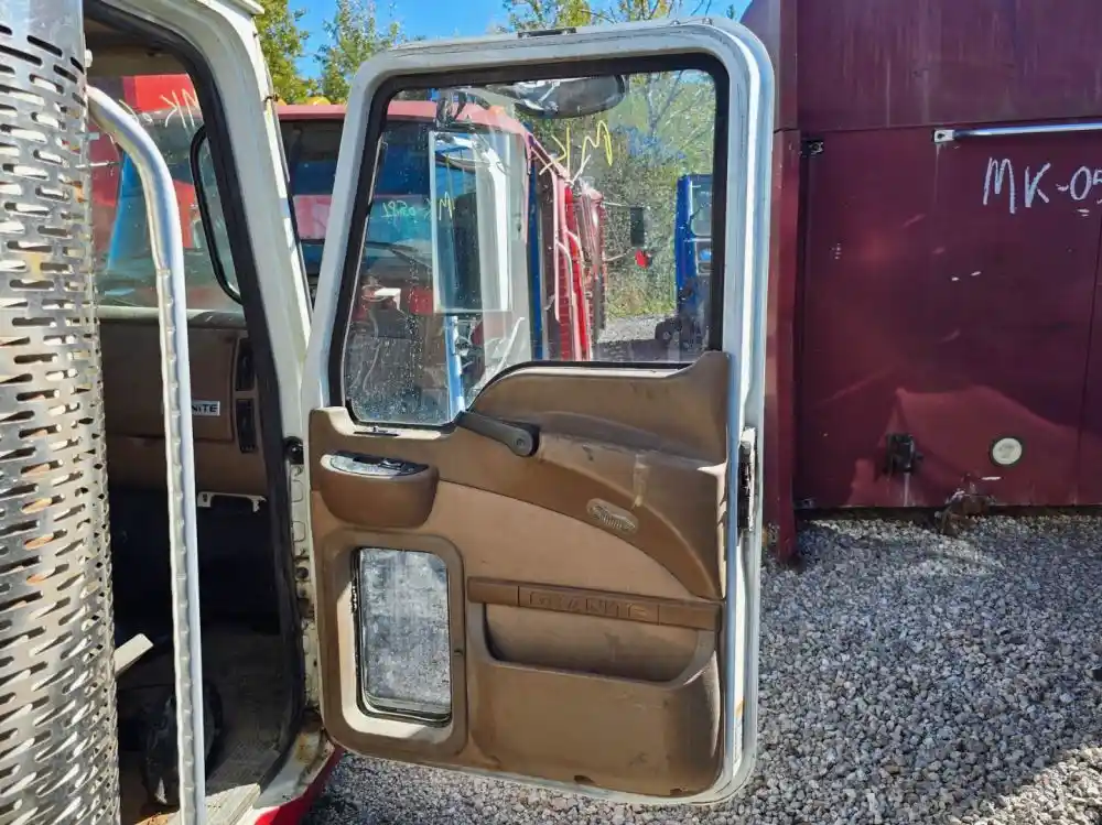 2007 Mack CT713 Door - Lomoca Heavy Truck Parts