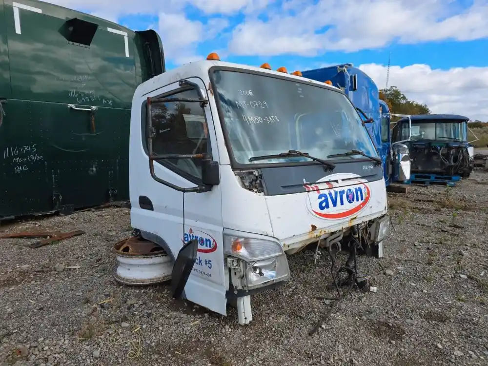 2007 Mitsubishi FE85D Cab - Lomoca Heavy Truck Parts