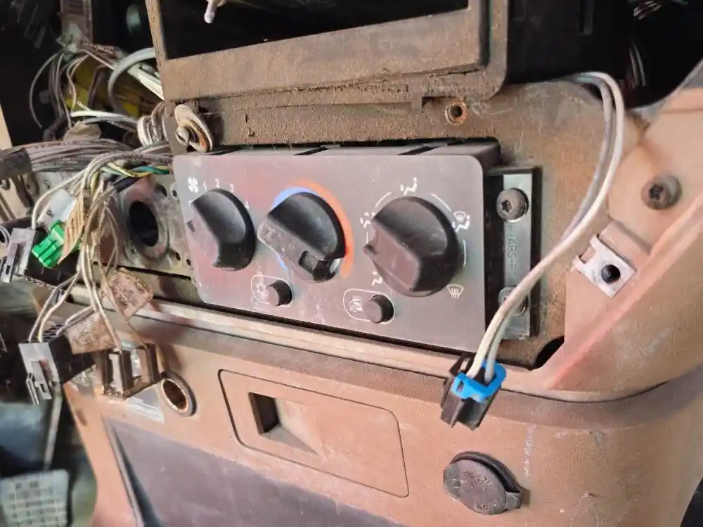 2009 Mack GU813 Heater/AC Control Assembly - Lomoca Heavy Truck Parts
