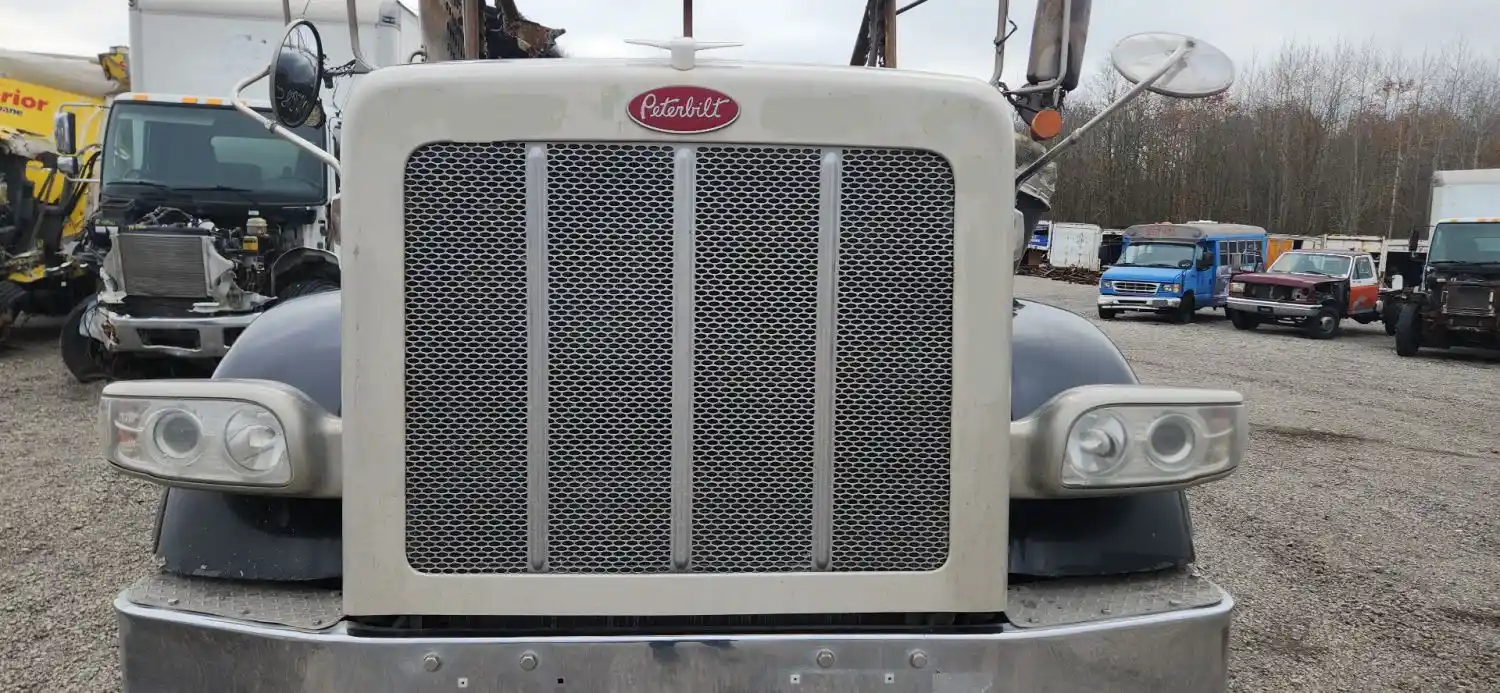 2017 Peterbilt 367 - Lomoca Heavy Truck Parts