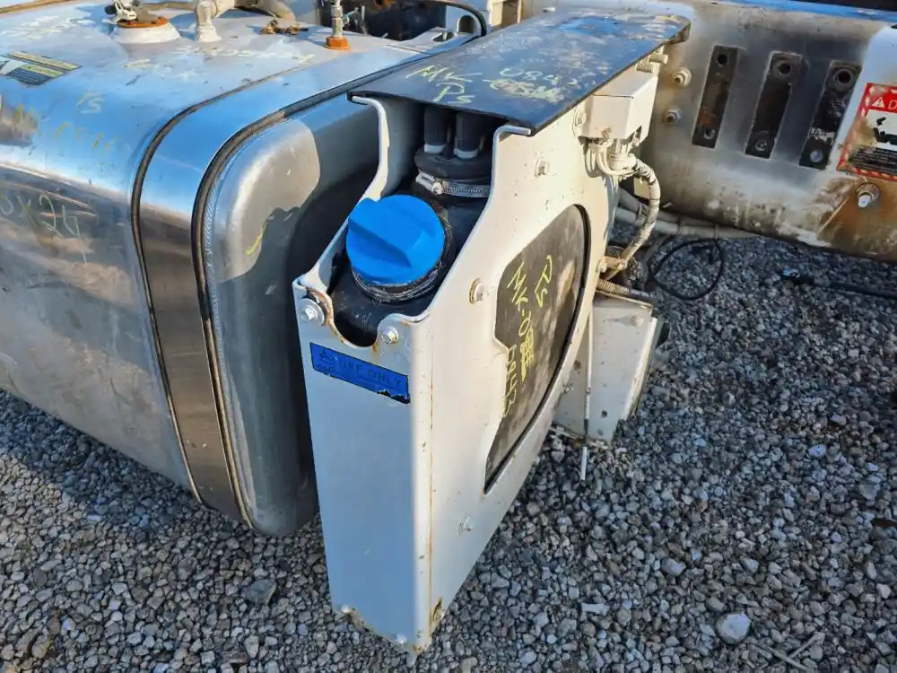 2016 Mack MRU613 DEF Tank - Lomoca Heavy Truck Parts