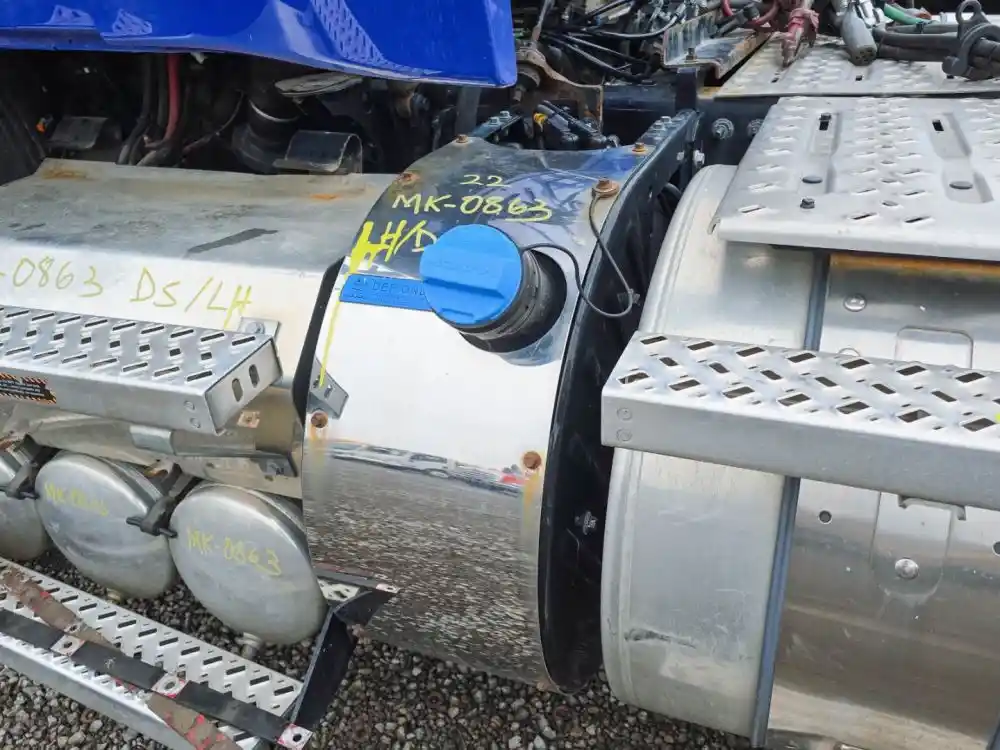 2022 Mack Anthem DEF Tank - Lomoca Heavy Truck Parts