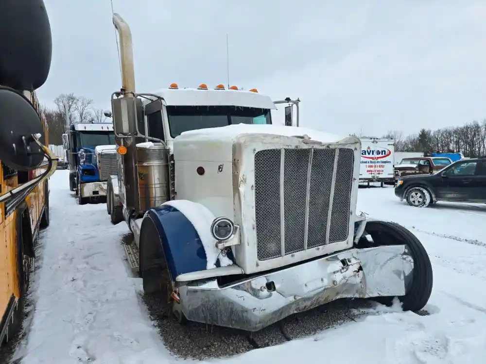 2011 Peterbilt 388 - Lomoca Heavy Truck Parts
