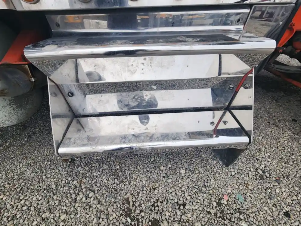 2002 Kenworth W900 Tool Box - Lomoca Heavy Truck Parts