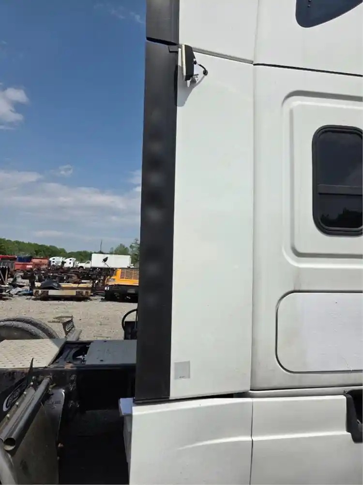 2020 Freightliner Cascadia 126 Sleeper Fairing - Lomoca Heavy Truck Parts