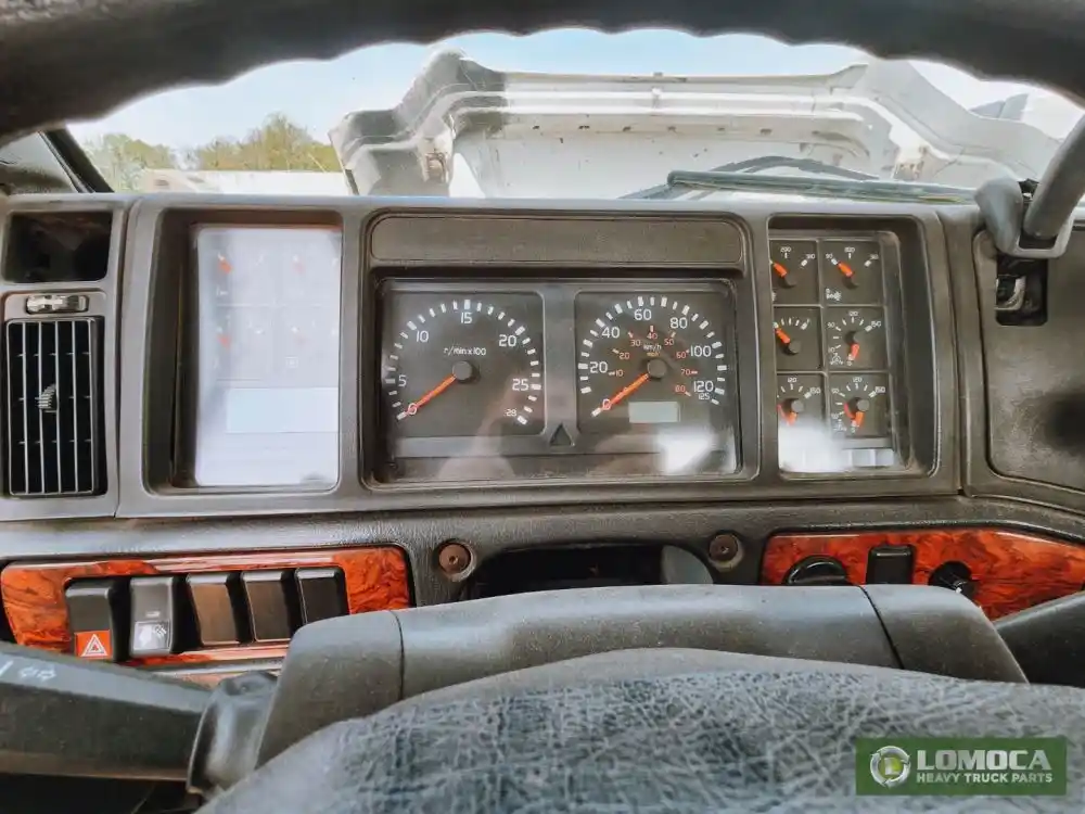 2000 Volvo VNL Instrument Cluster - Lomoca Heavy Truck Parts